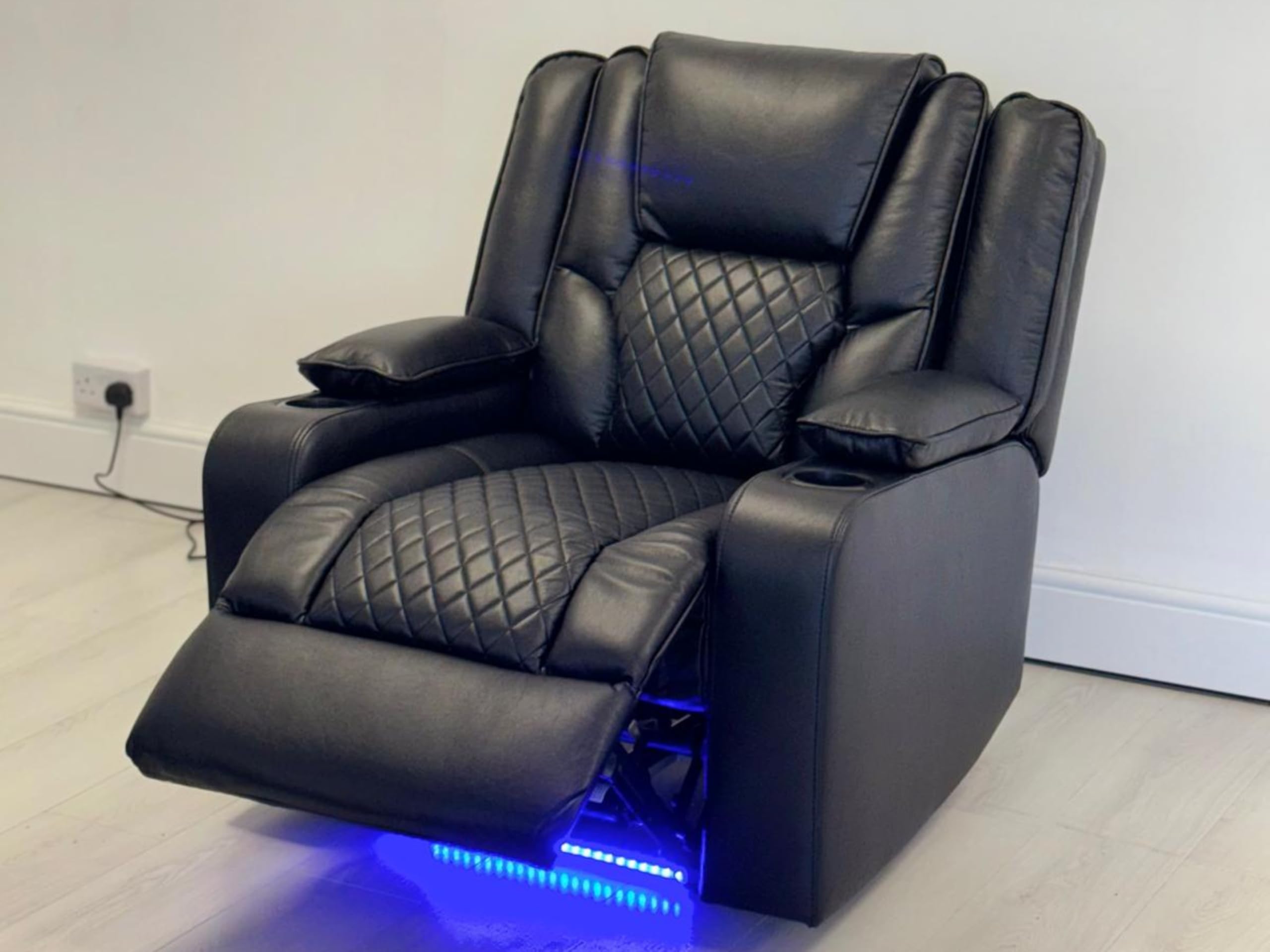 sleepkings Orlando Black Electric Recliner Armchair Luxurious Comfort ...