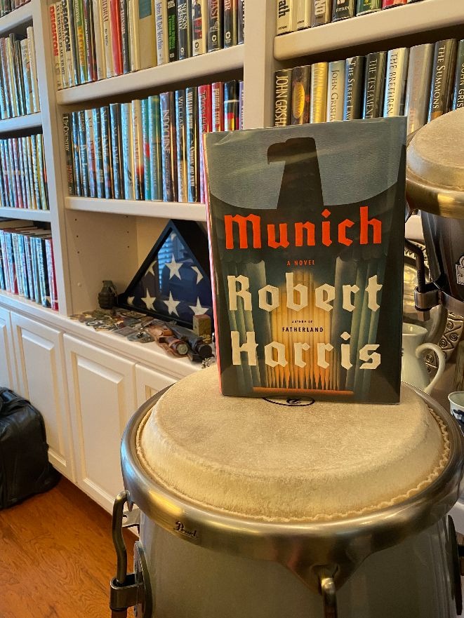 Amazon.com: Munich: 9780091959197: Harris, Robert: Books