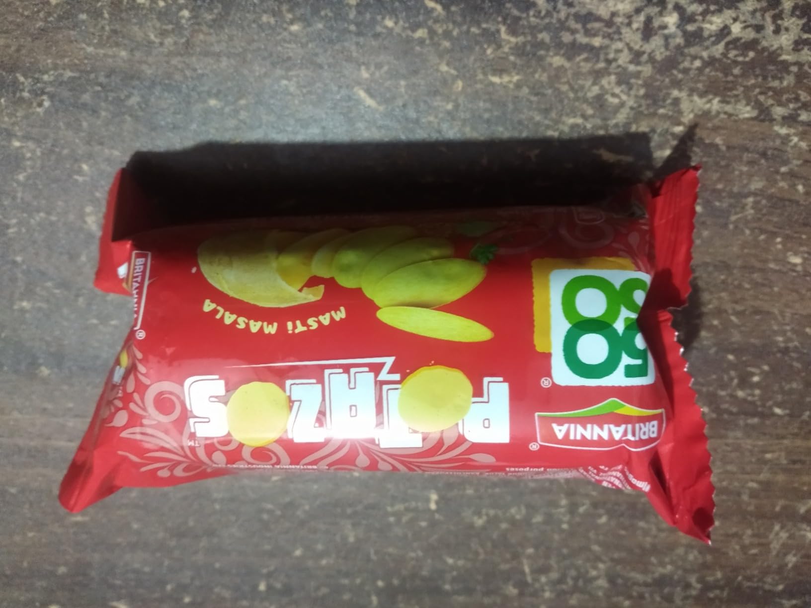 Britannia 5050 Potazos Masti Masala Spicy Flavoured Crisps | 71.5 gm ...