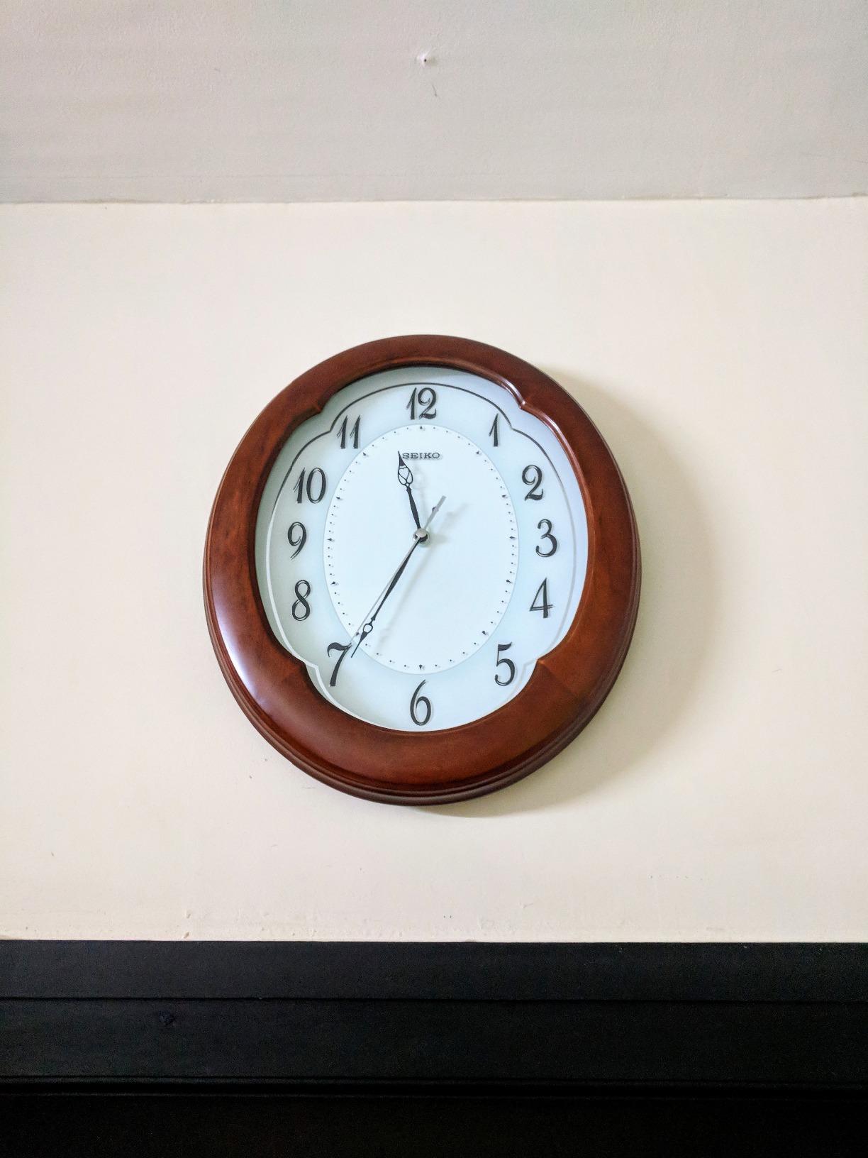 Seiko Elegant Oval Rosewood Analog Wooden Home Decor Wall Clock with ...