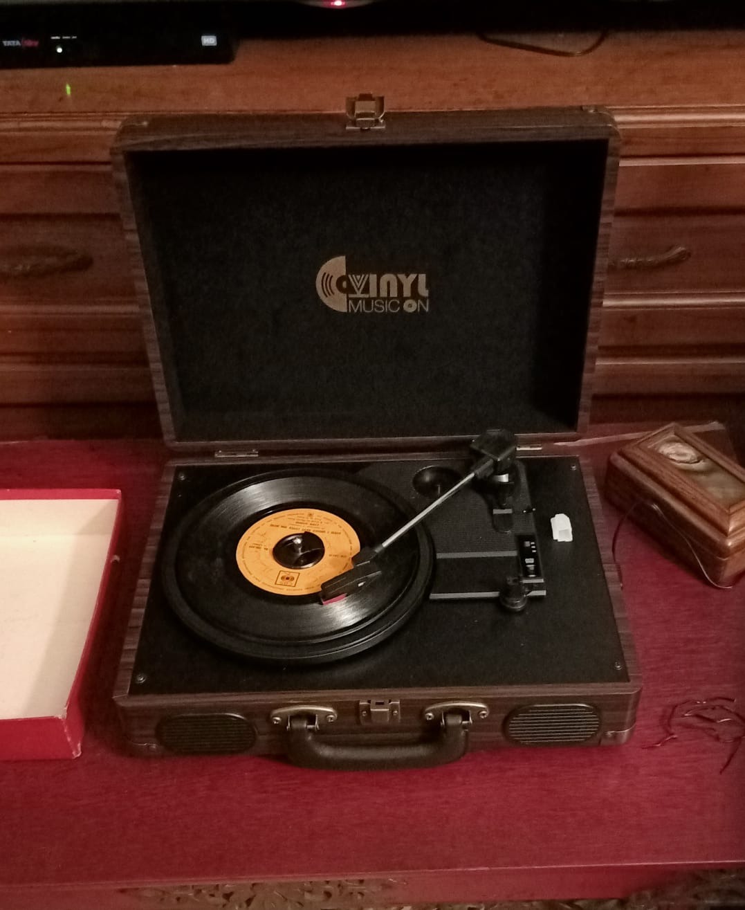VINYL MUSIC ON Record Player, Vinyl Turntable with 2 Built-in speakers ...