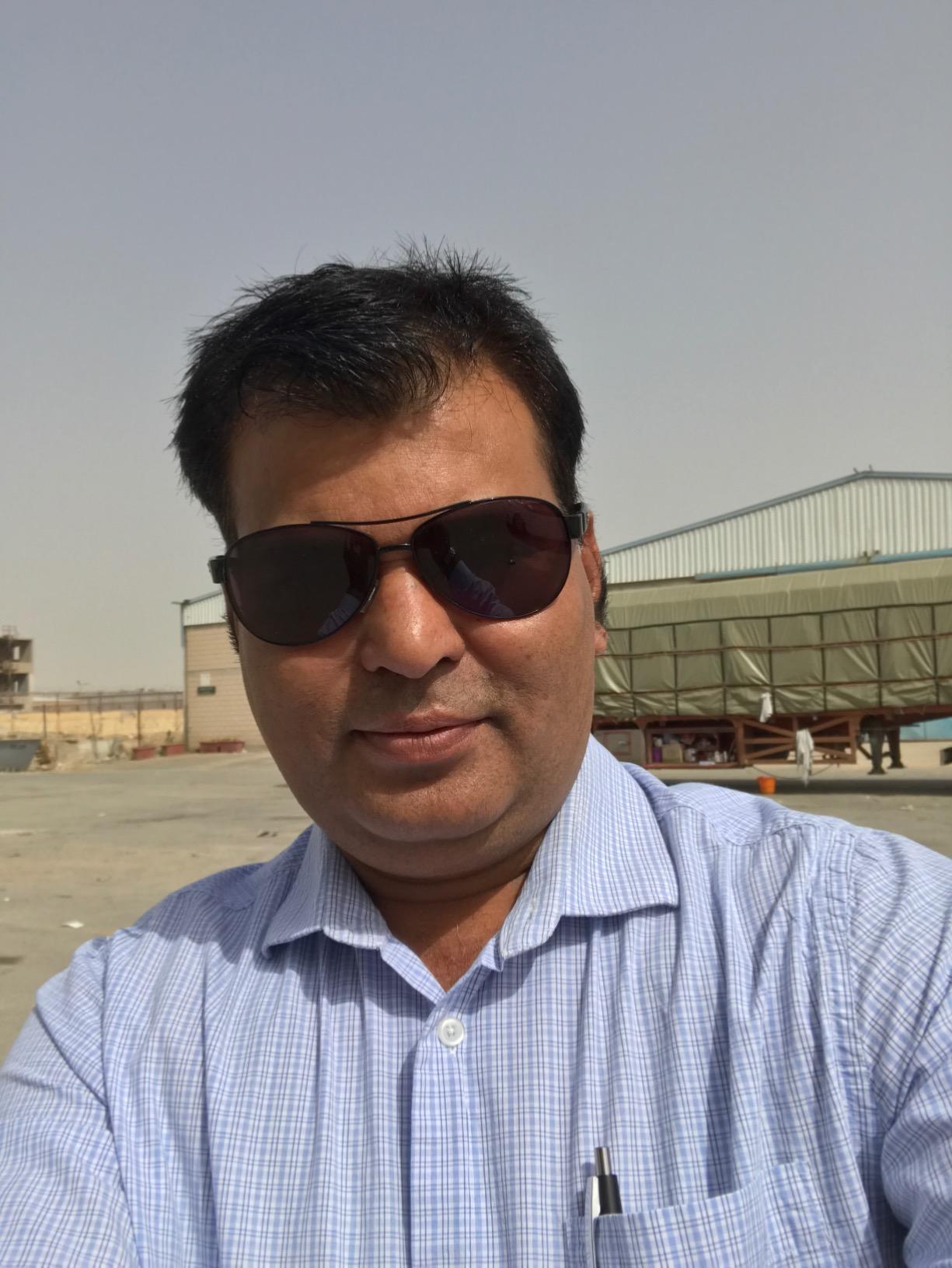 Competitive Advantage : E. Michael Porter: Amazon.in: Books