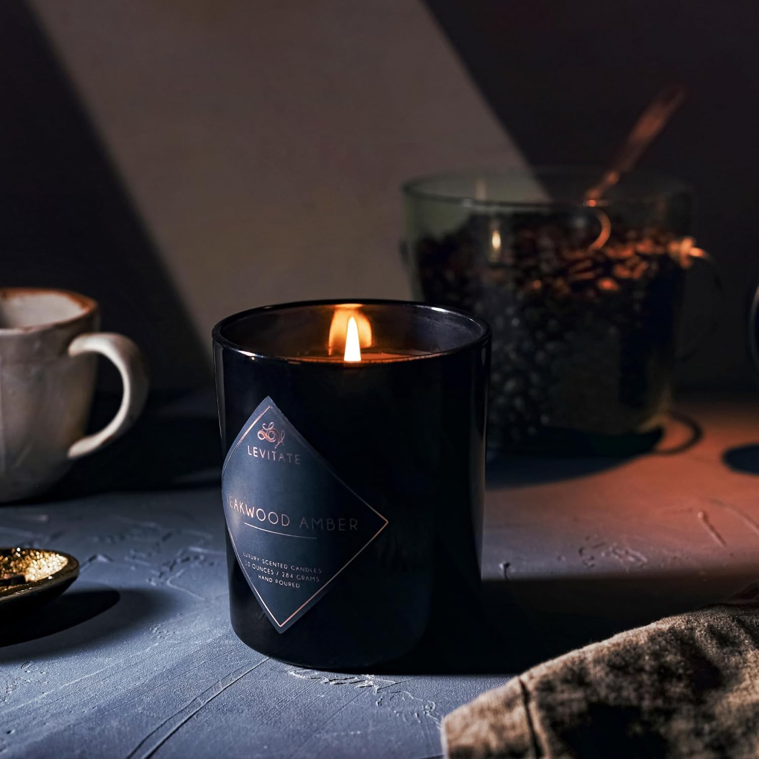 Levitate Timeless Collection Vela aromática de lujo con aroma de madera ...