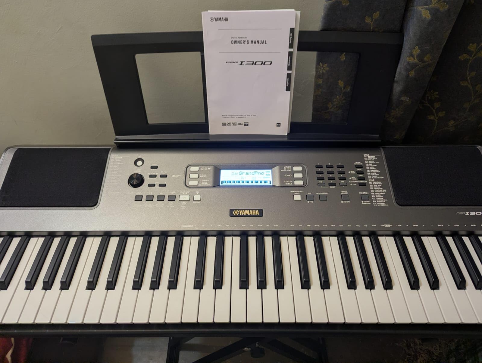 Yamaha PSR-I300 Portable Keyboard – 61 Keys, Lightweight, Built-in ...