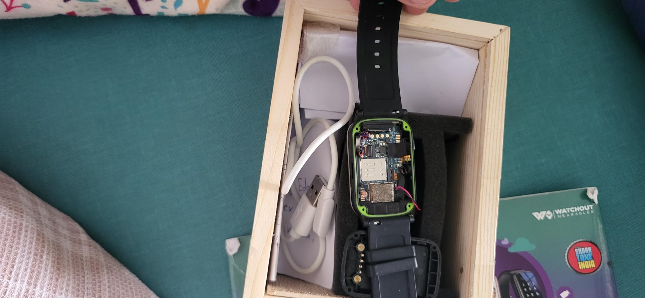 WatchOut Wearables Elegant Kids Smartwatch with Tons of Safety Features ...