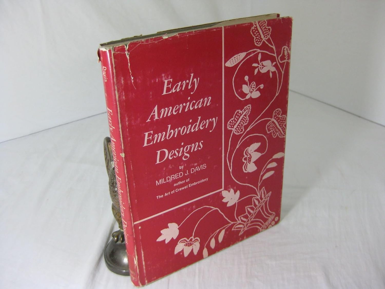 Early American Embroidery Designs: davis, mildred: Amazon.com: Books
