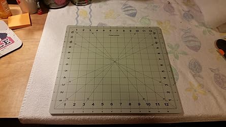 Amazon.com: Fiskars Rotating Cutting Mat - 14" x 14" Grid to Cut Fabric ...