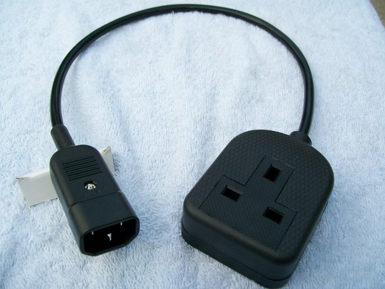 MAINS IEC MALE TO UK 3 PIN TRAILING SOCKET 2M: Amazon.co.uk ...