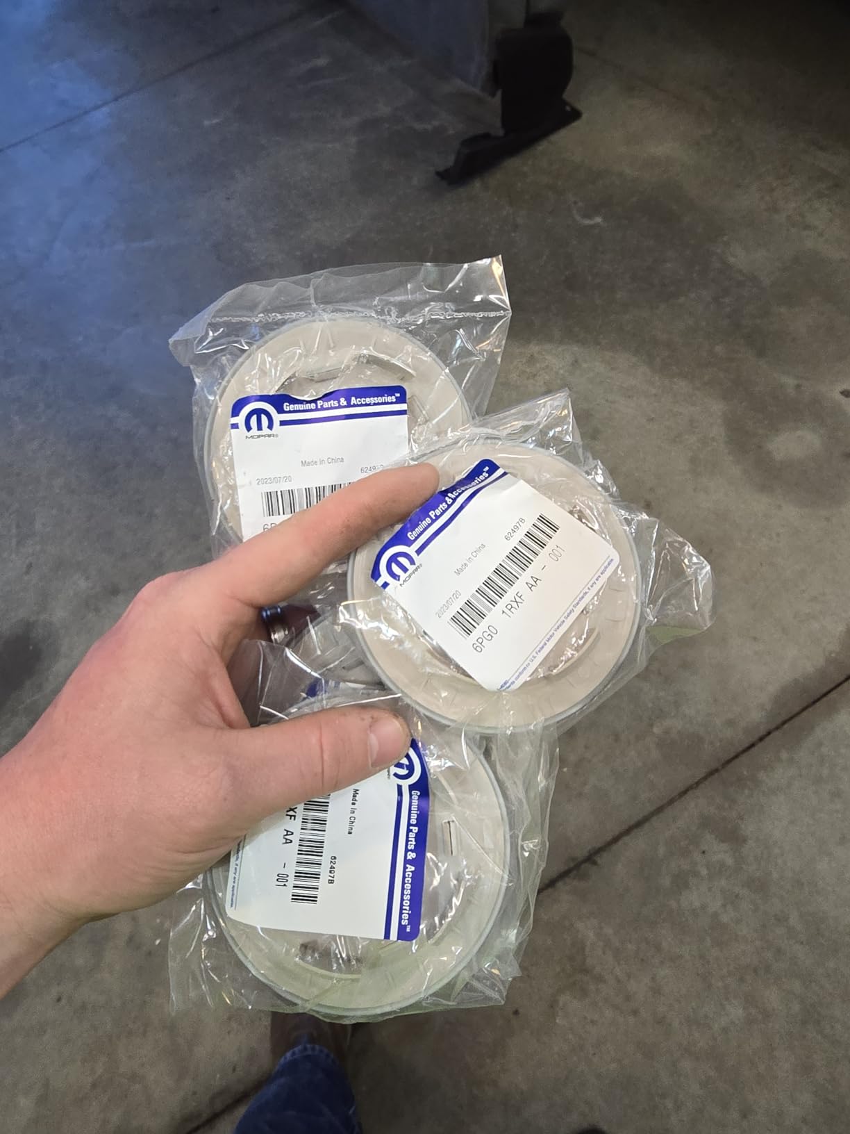 Amazon.com: Mopar 19-20 Dodge RAM 2500 3500 Black Wheel Center Caps Set ...