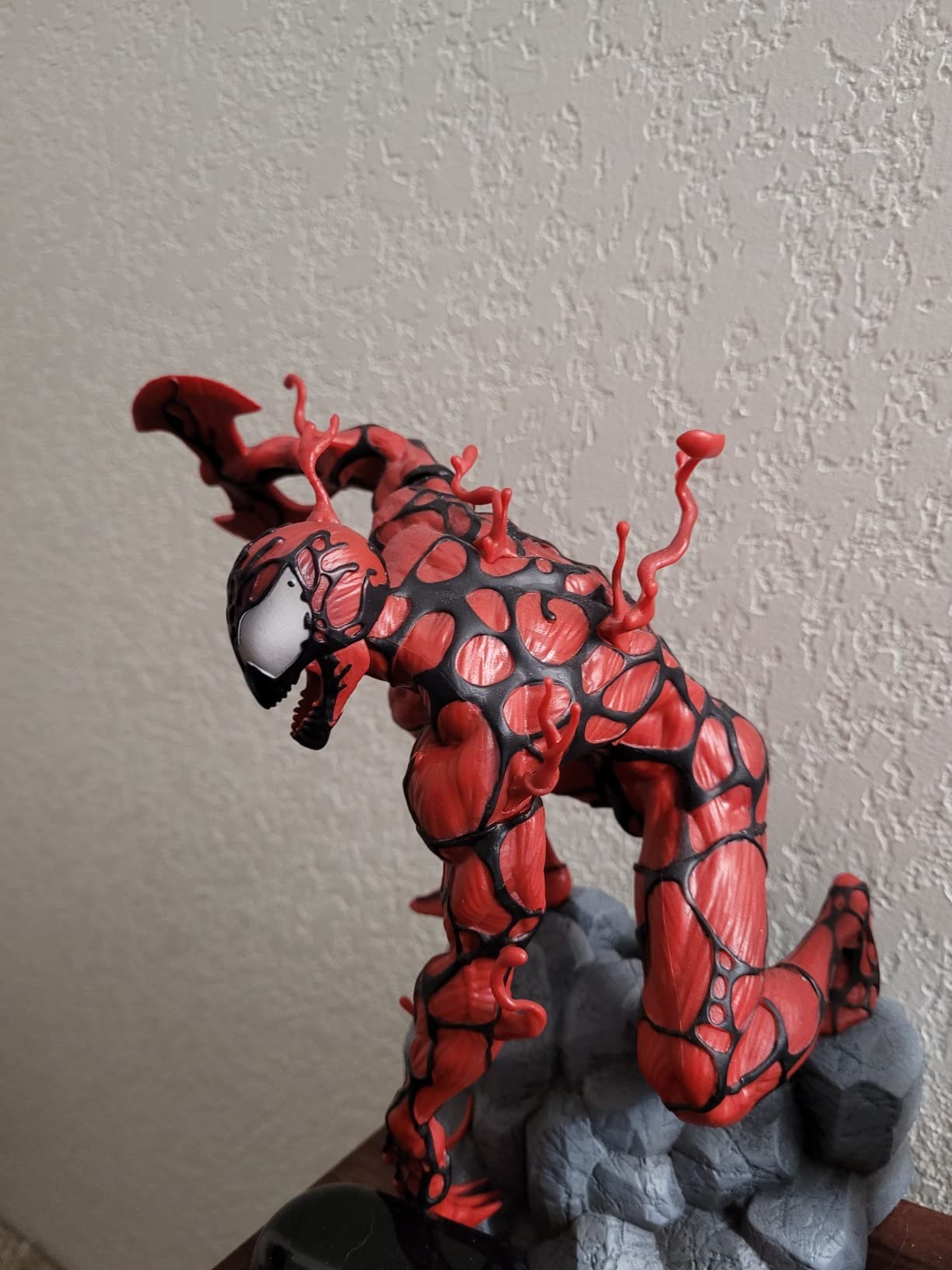 Amazon.com: DIAMOND SELECT TOYS Marvel Gallery: Carnage PVC Figure ...