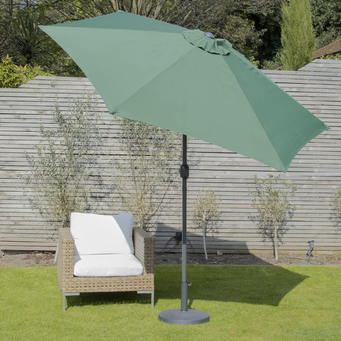 GardenKraft 14610 2.7m Outdoor Garden Parasol/Tilt & Crank Mechanism ...