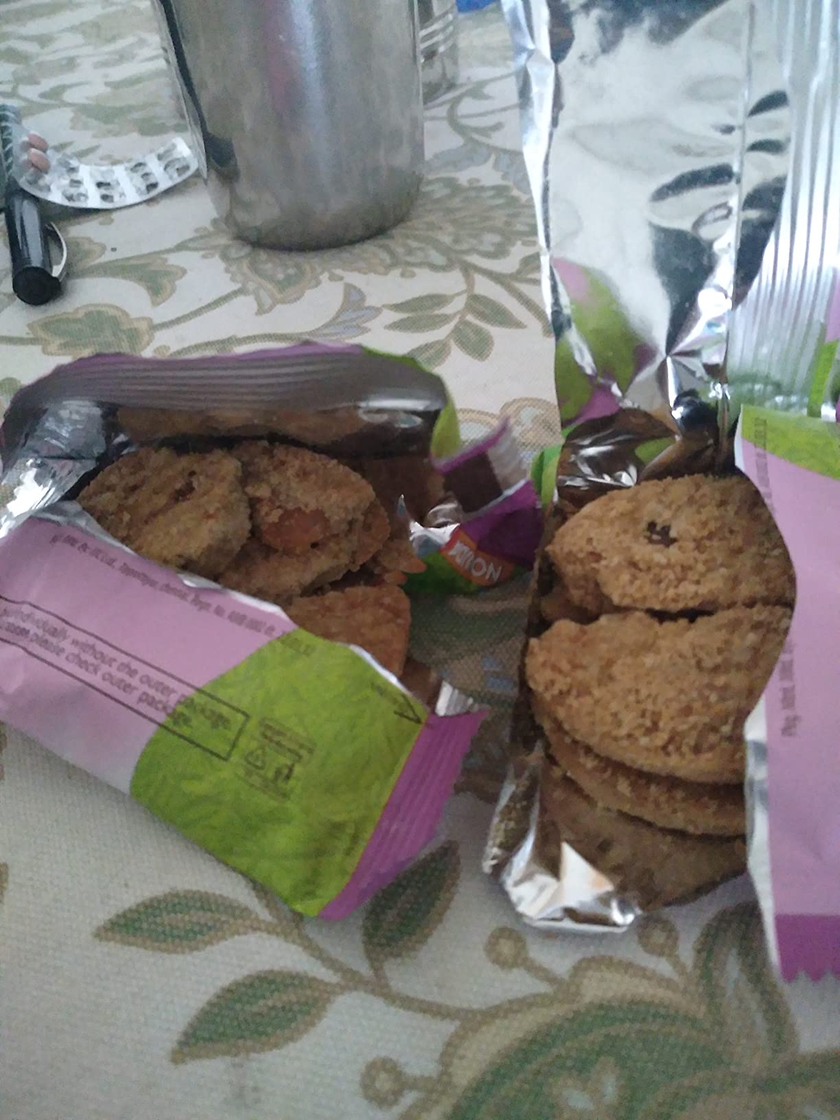 Sunfeast Farmlite Oats with Raisins Biscuits, 150 gms : Amazon.in ...