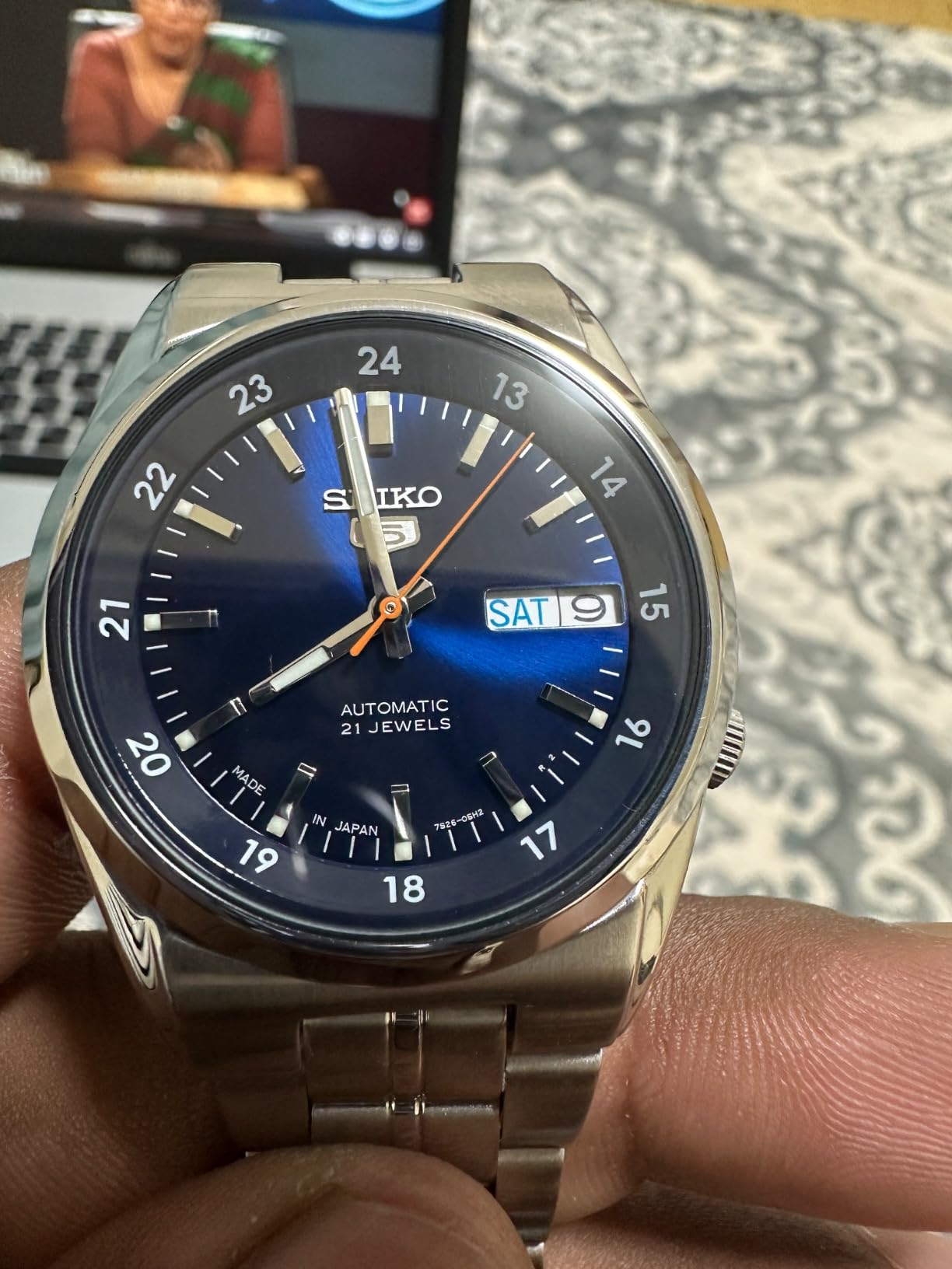 Amazon.co.jp: セイコー5 逆輸入モデル SEIKO5 機械式（自動巻き） SNK563J1 メンズ : ファッション