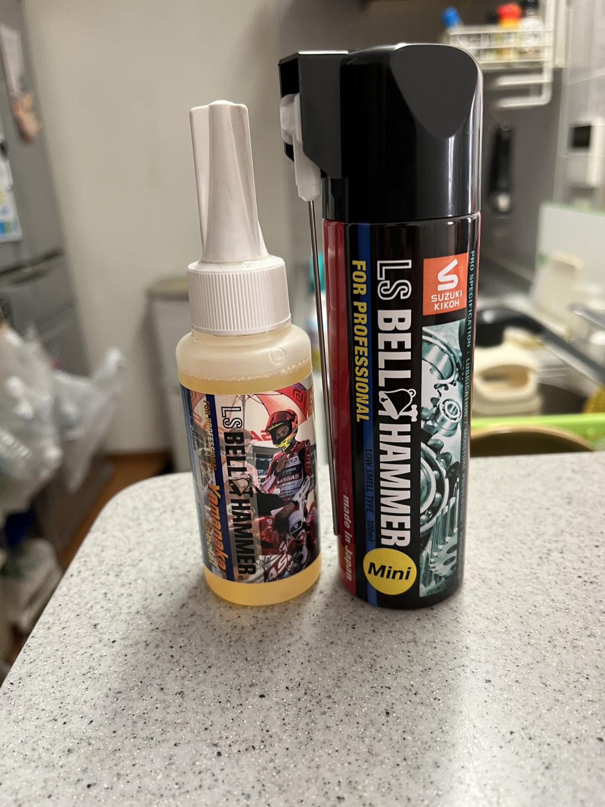 Amazon.co.jp: スズキ機工 超極圧潤滑剤 LSベルハンマー 100ml ミニスプレー LSBH19 & 超極圧潤滑剤 LSベルハンマーゴールド グリースNo.2 50ml ...