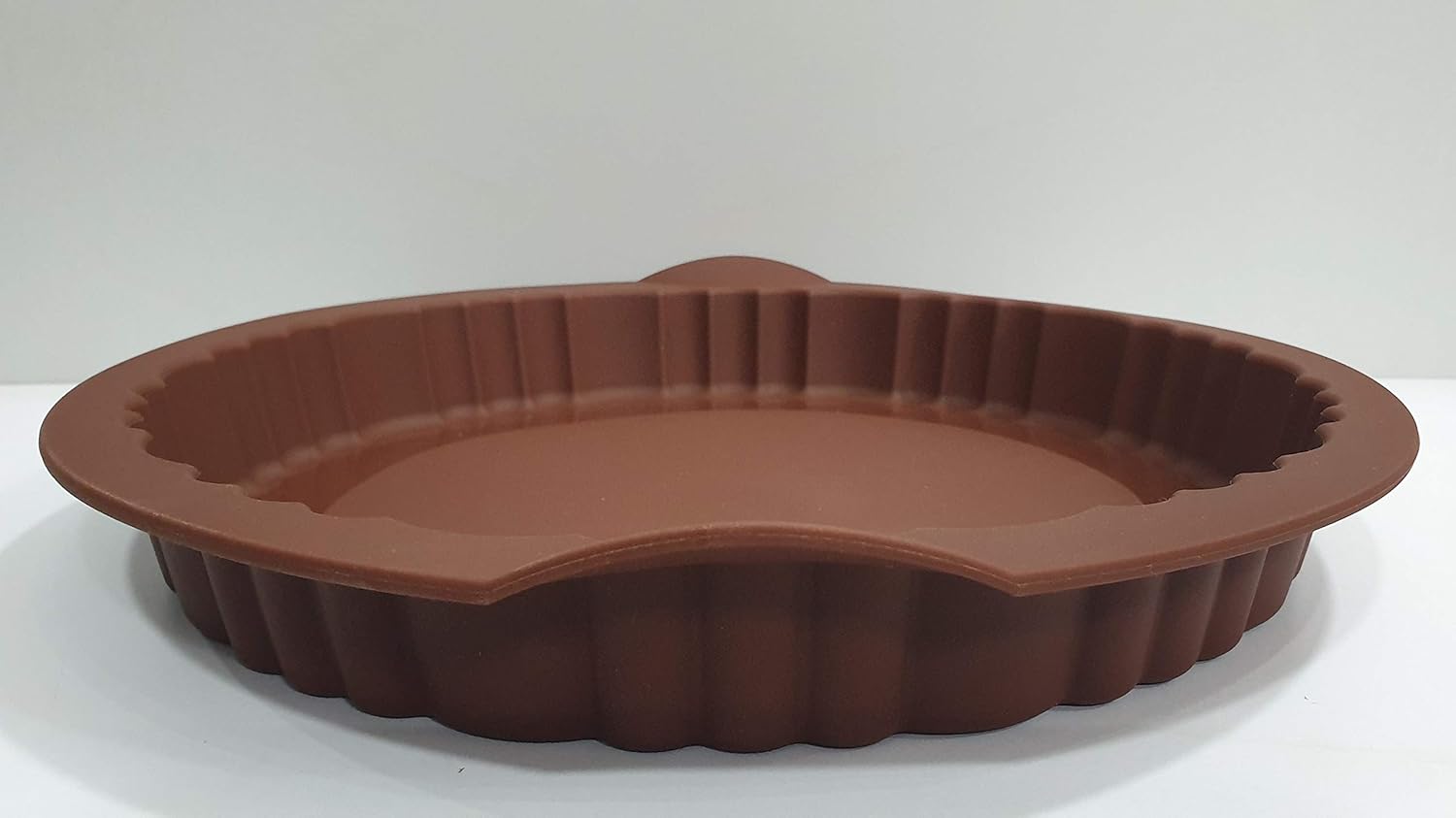 Buy Tupperware Silicone Form Cake Mould Queen Round Online at Low ...