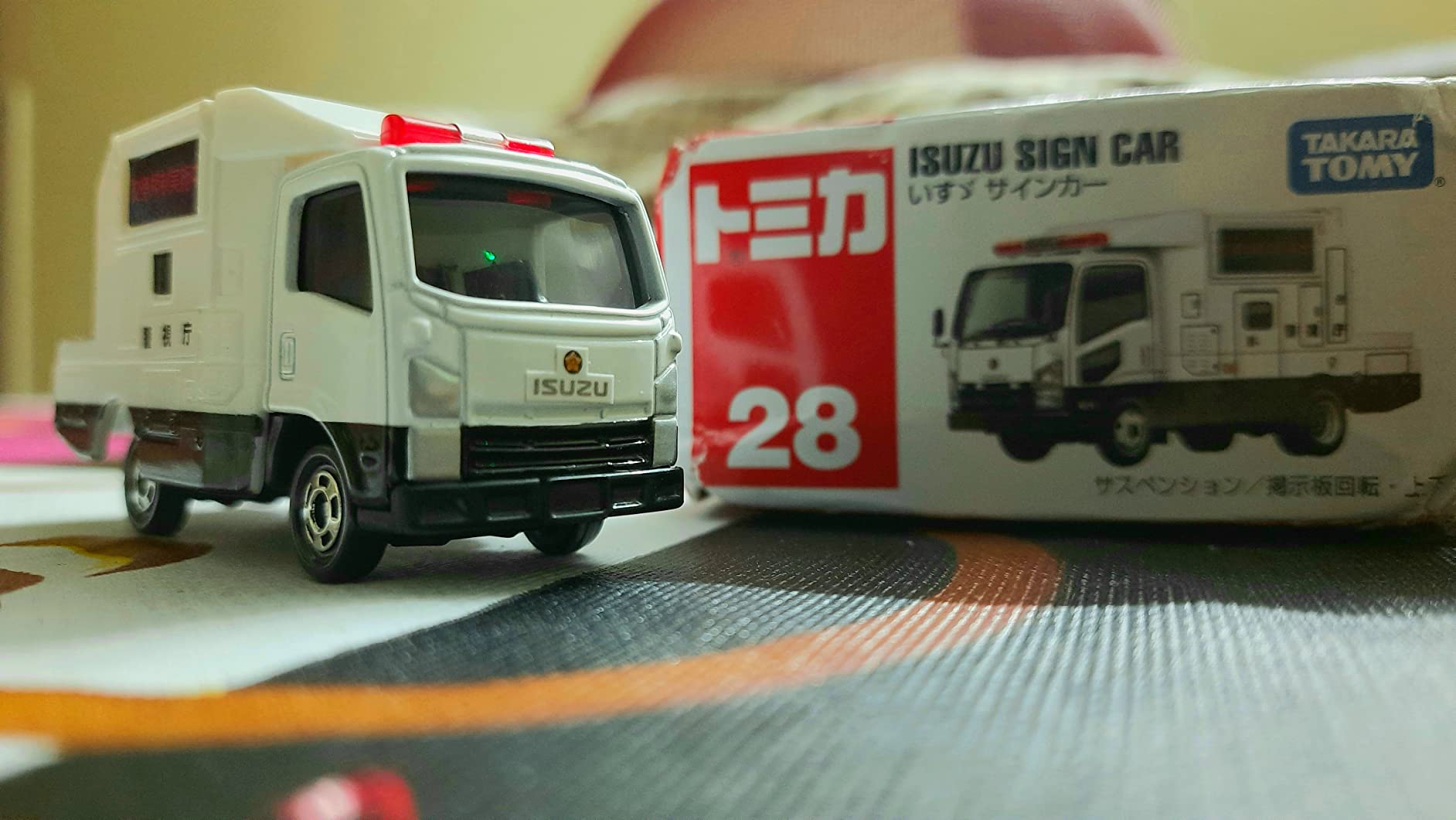 Tomica Isuzu Sign Car 1: 64 Die Cast Scale Model No.28 : Amazon.in ...