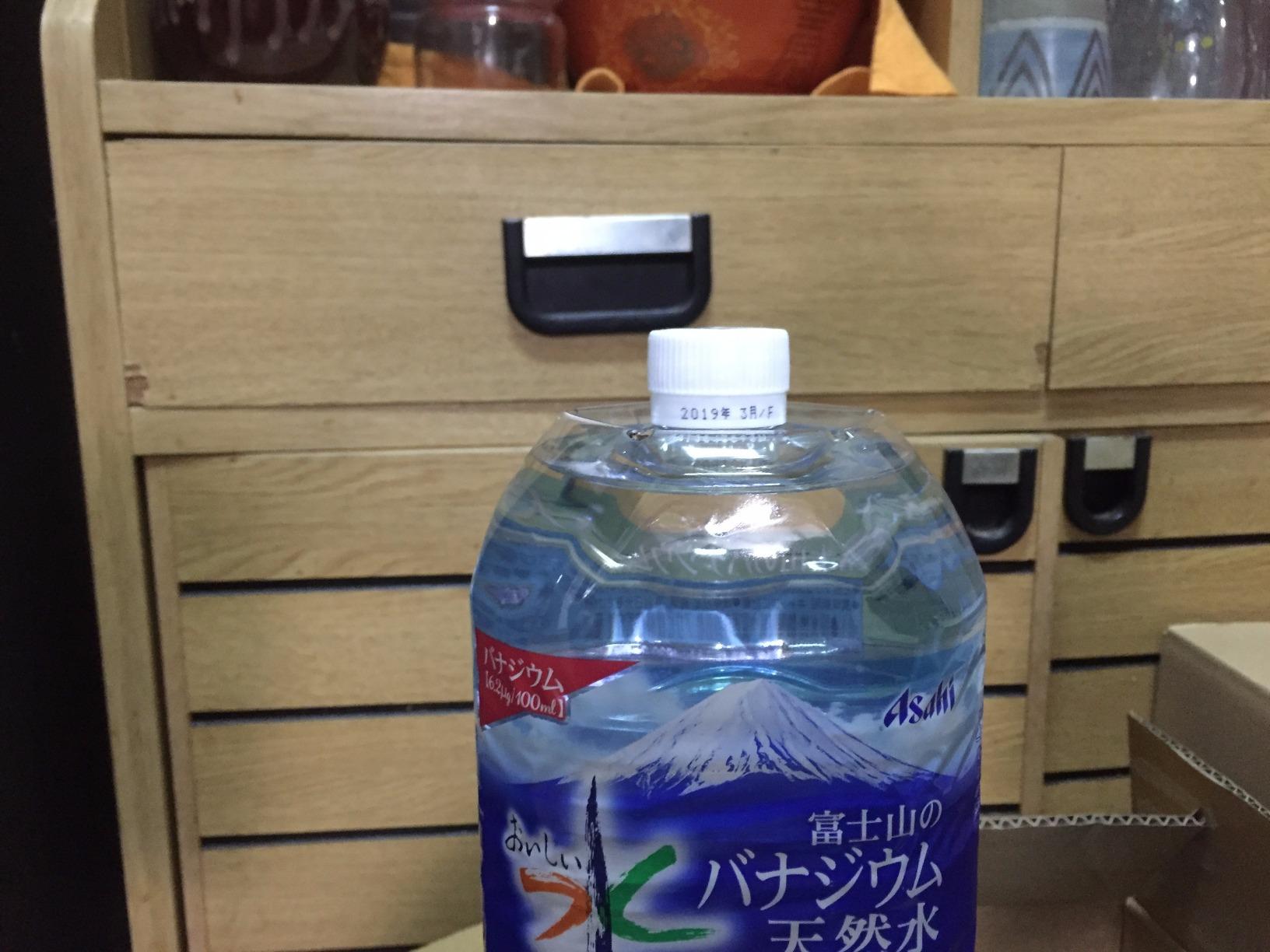 Amazon.co.jp: Asahi OISHI MIZU FUJISAN NO VANADIUM TENNENSUI (2000ml bottle 6-pack) : Food ...