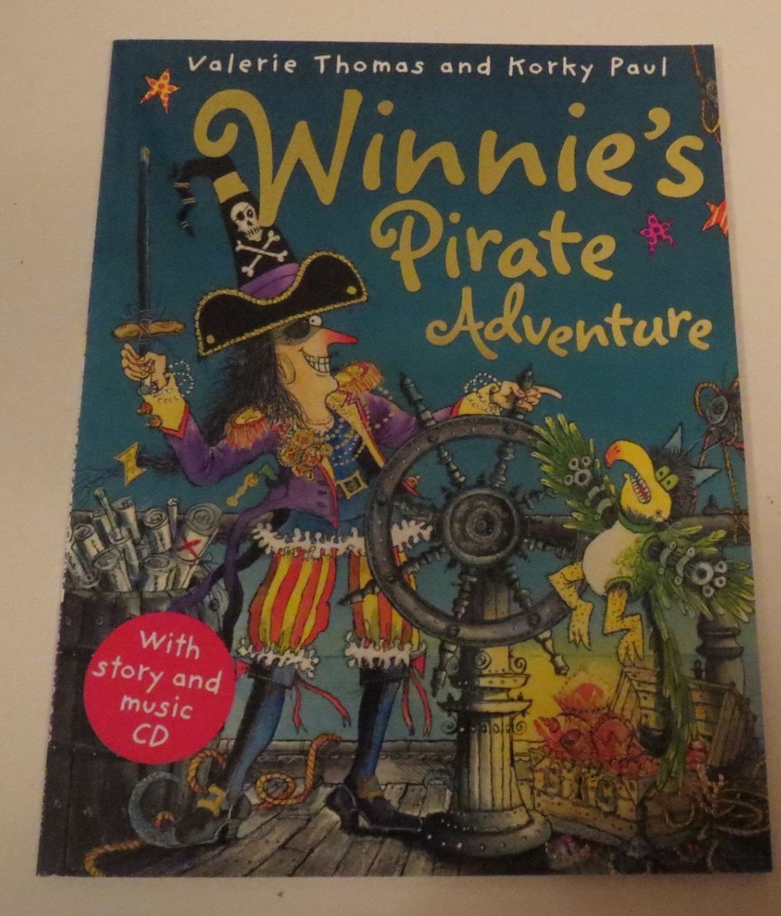 Winnie's Pirate Adventure: Thomas, Valerie: 9780192736031: Amazon.com ...