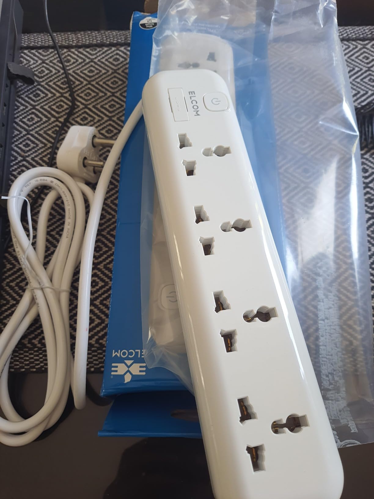Elcom- Universal Power Strip, 4 Sockets with Illuminated Switch, White ...