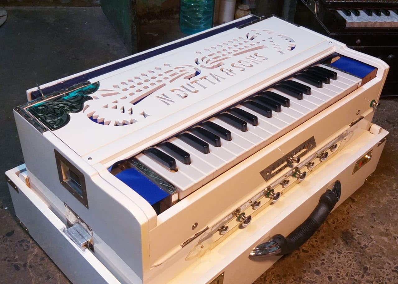N.DUTTA&SONS Teak Wood Professional Harmonium 9 Scale Changer 3 Sets Of ...