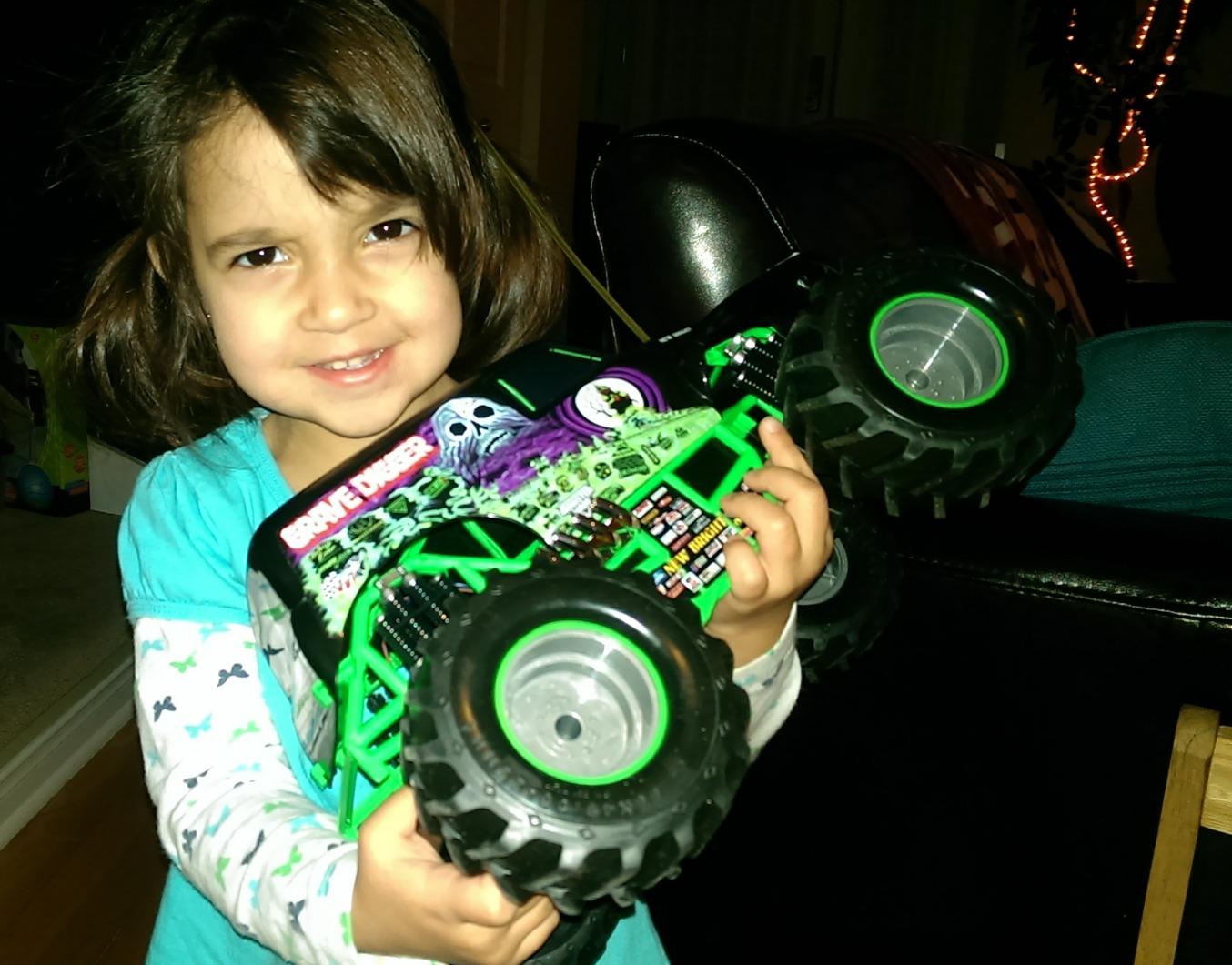 Amazon.com: New Bright F/F Monster Jam Grave Digger RC Car (1:15 Scale ...