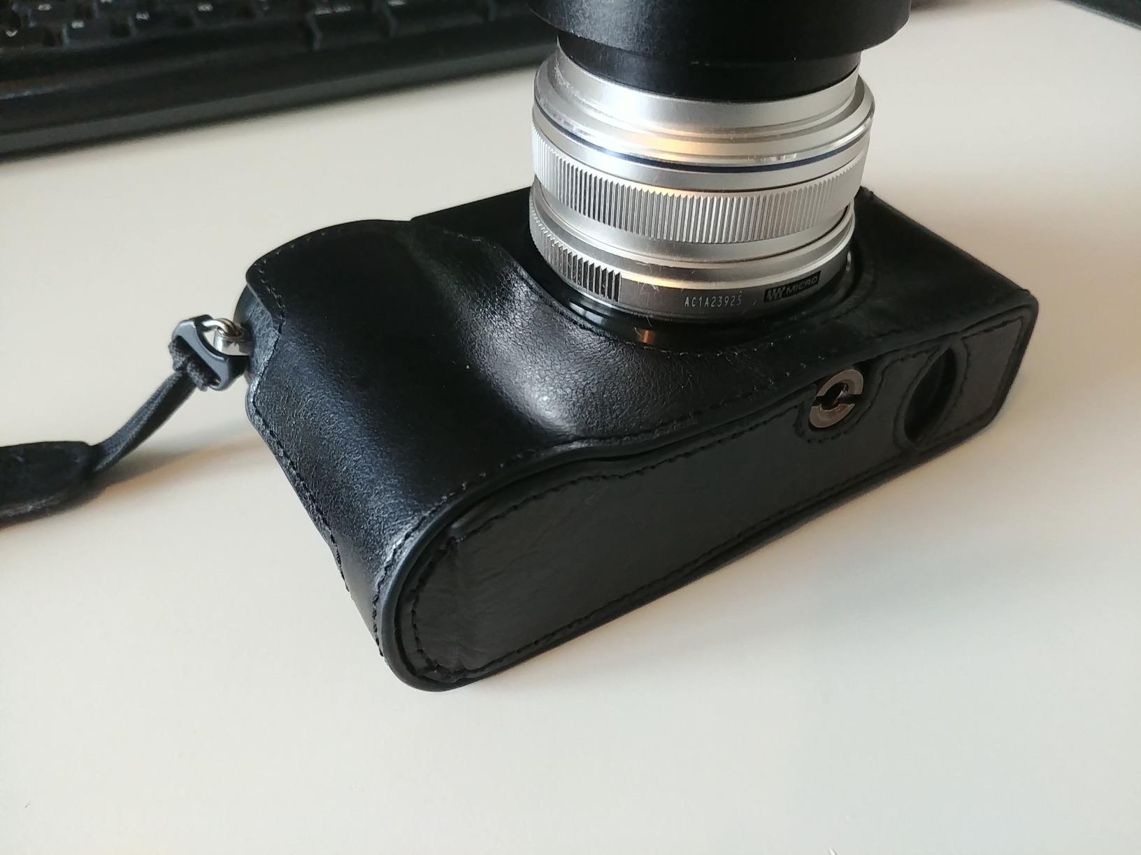 MegaGear MG1442 Panasonic Lumix DC-GX9 Ever Ready Genuine Leather ...
