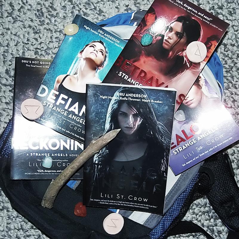 Defiance (The Strange Angels Series): Lili St. Crow: 9781664658578 ...