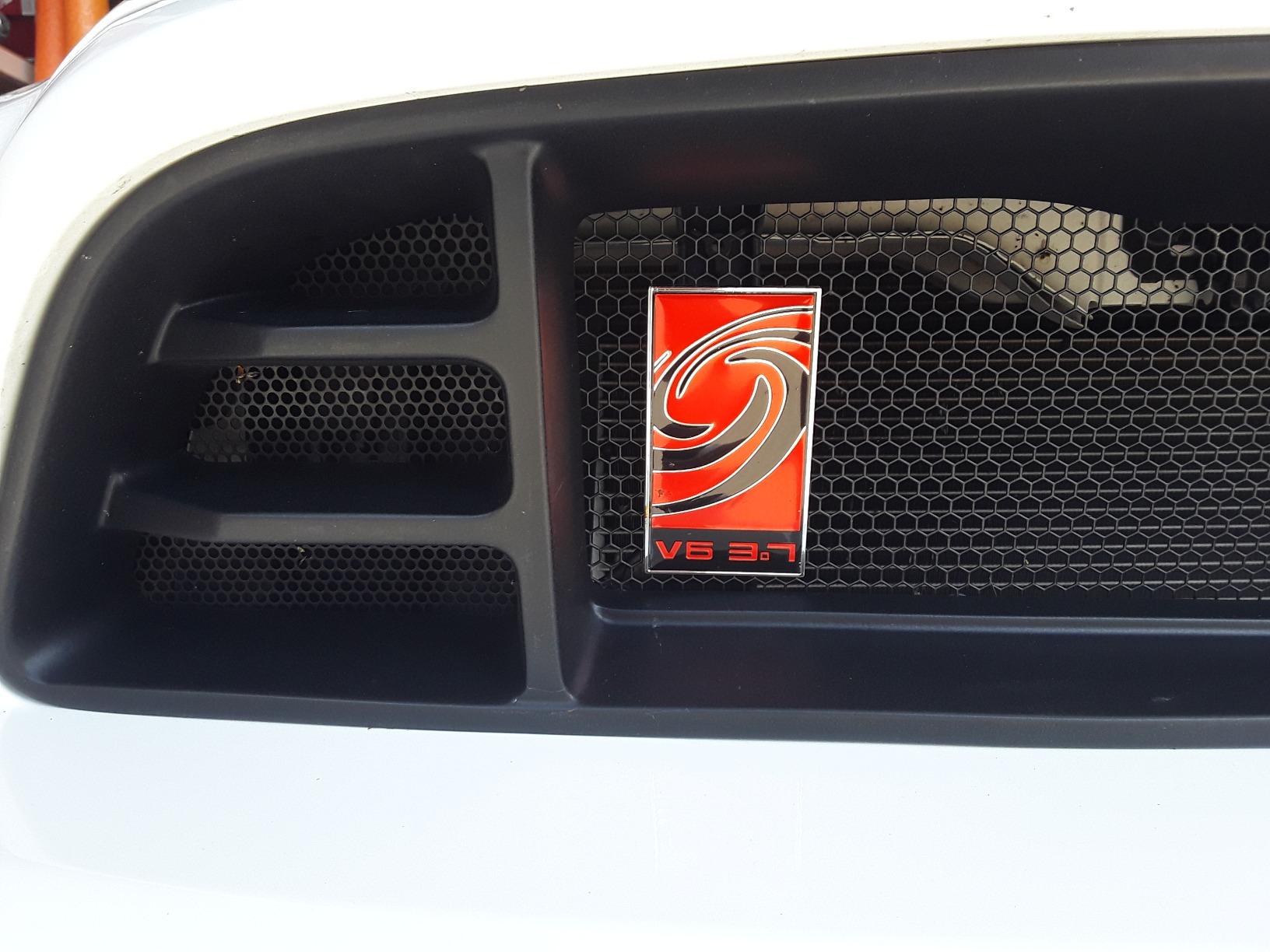 Amazon.com: 1PC Red Black Cyclone V6 3.7 Car Front Grille Grill Metal ...