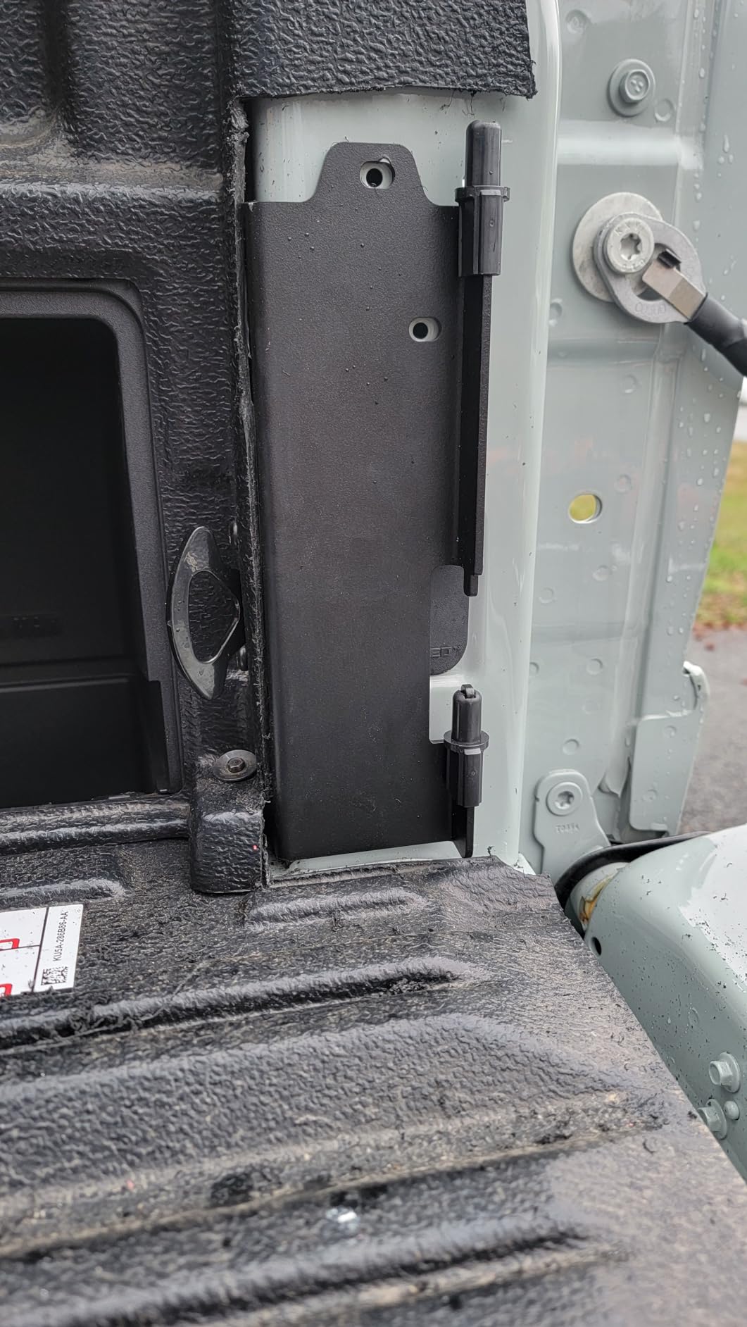 Amazon.com: UNDERCOVER SwingCase Truck Bed Storage Box | SC207P, SC207D ...