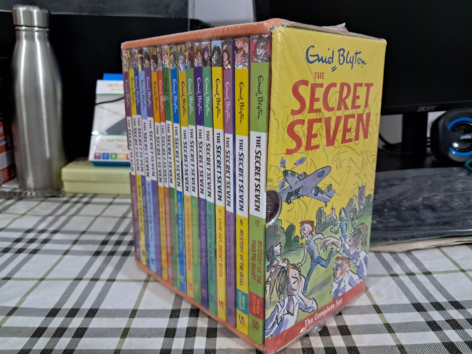 SECRET SEVEN COMPLETE BOX SET OF 17 TITLES : Butchart, Pamela, Blyton ...