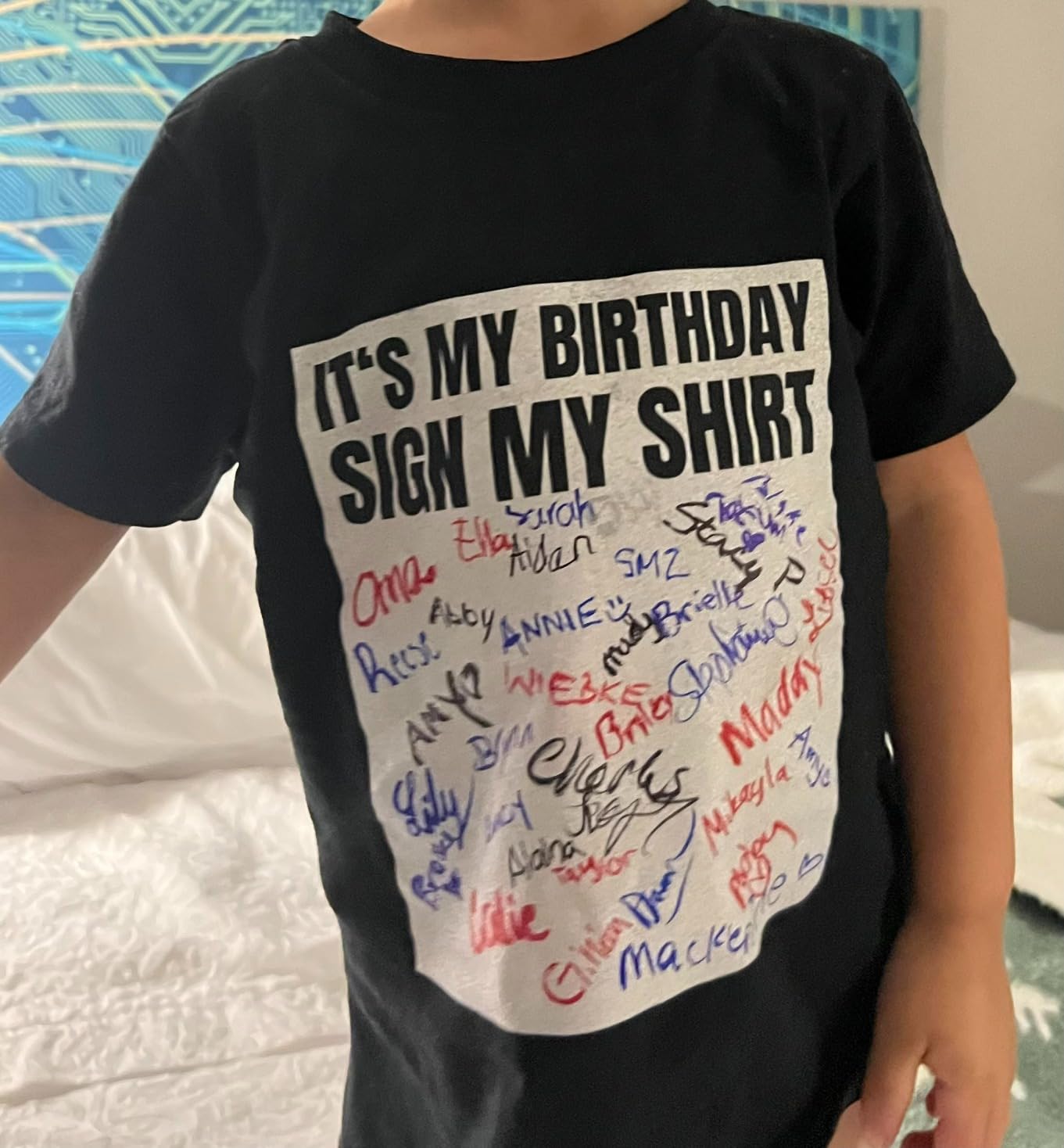 Amazon.com: Sign my Shirt Birthday Gift Party Ice Breaker: Mens ...