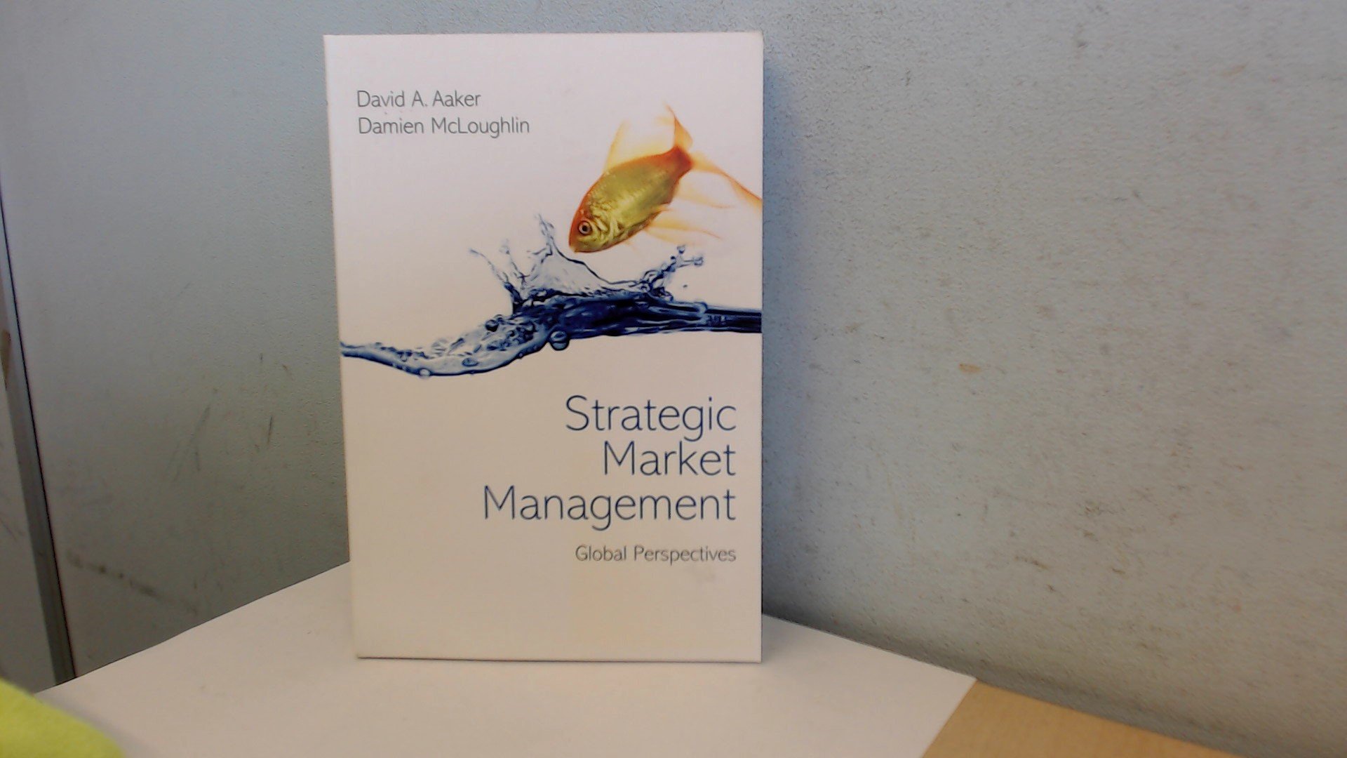 Amazon.com: Strategic Market Management: 9780470317242: Aaker, David A ...