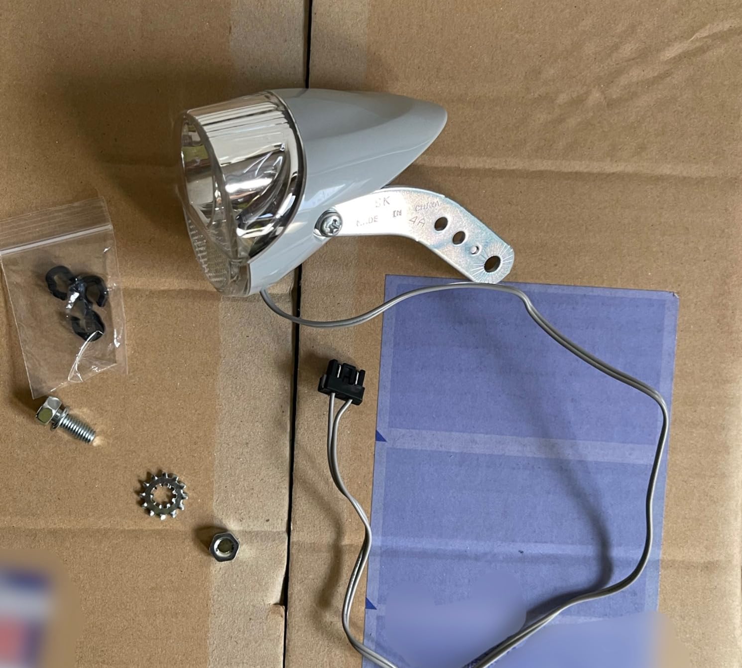 Amazon | ハピソン(Hapyson) 自転車 ライト 自動点灯ハブダイナモヘッド YRS333-N-JA カラー:グレー | ハピソン(Hapyson) | ヘッドライト