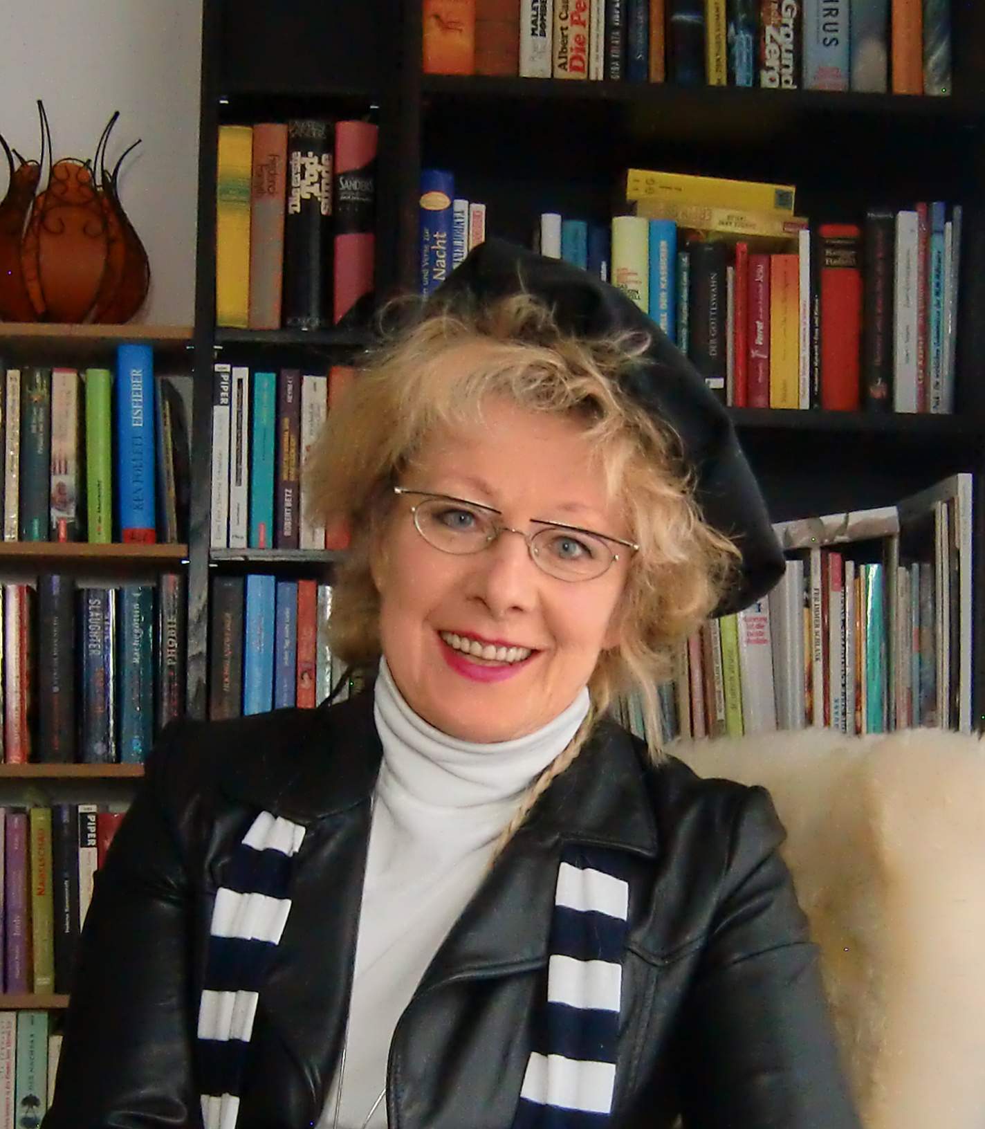 Amazon.com: Lu Gordon: books, biography, latest update