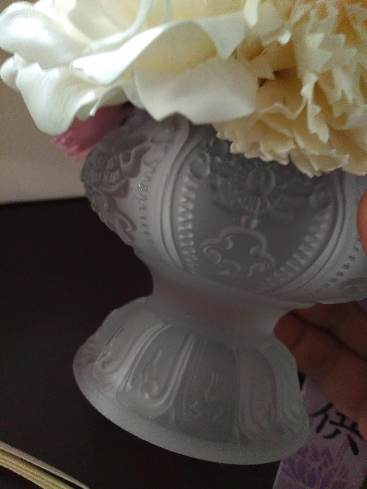 Amazon｜LOZIZI お供え 仏花 仏壇花 お盆 お彼岸 ソープフラワー 長持ち 枯れないお花 お悔やみ 花器付き 手提げ袋付｜プリザーブドフラワー オンライン通販