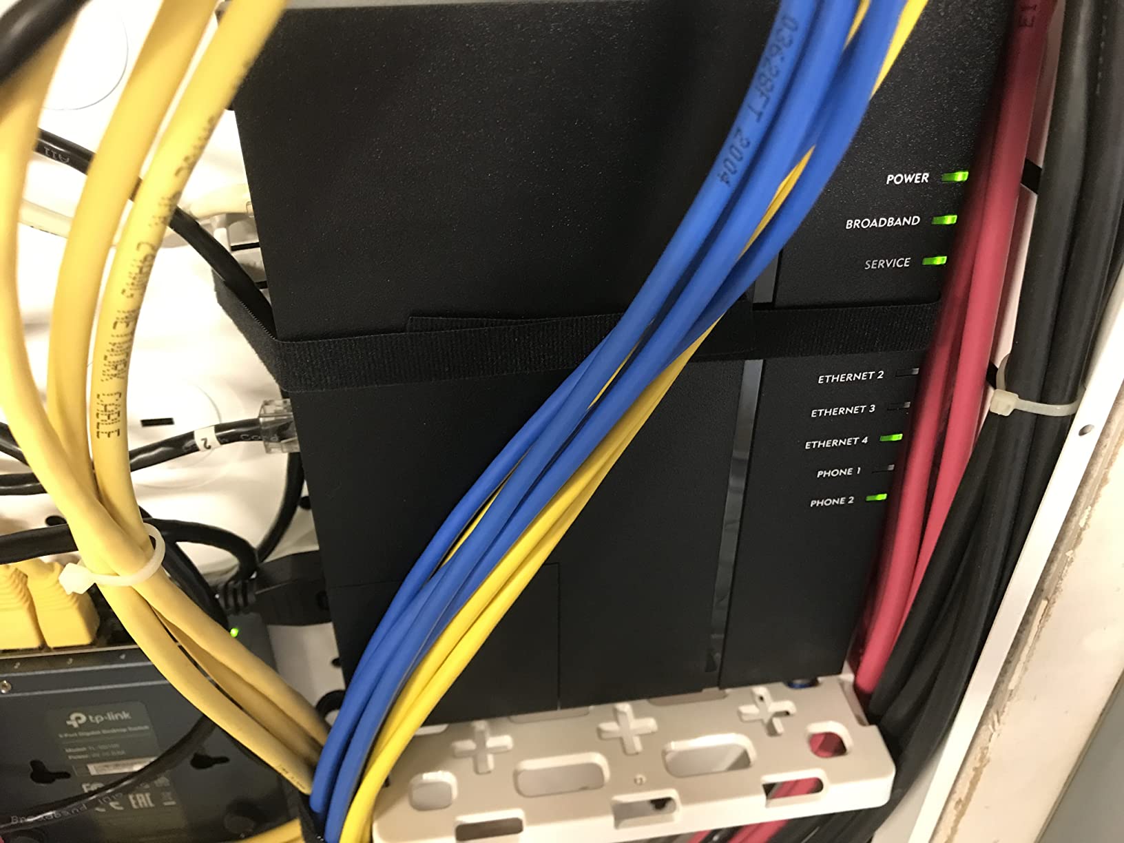 Amazon.com: Leviton 49605-AUB Plastic Universal Shelf Bracket for ...