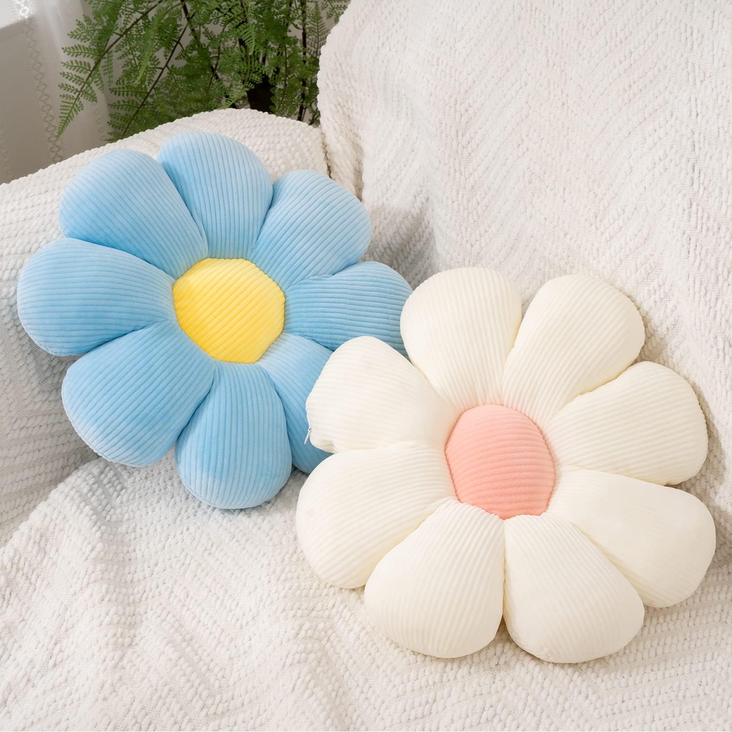 Amazon.com: XIXISA 2pcs Flower Pillow - Blue & White Daisy Flower ...