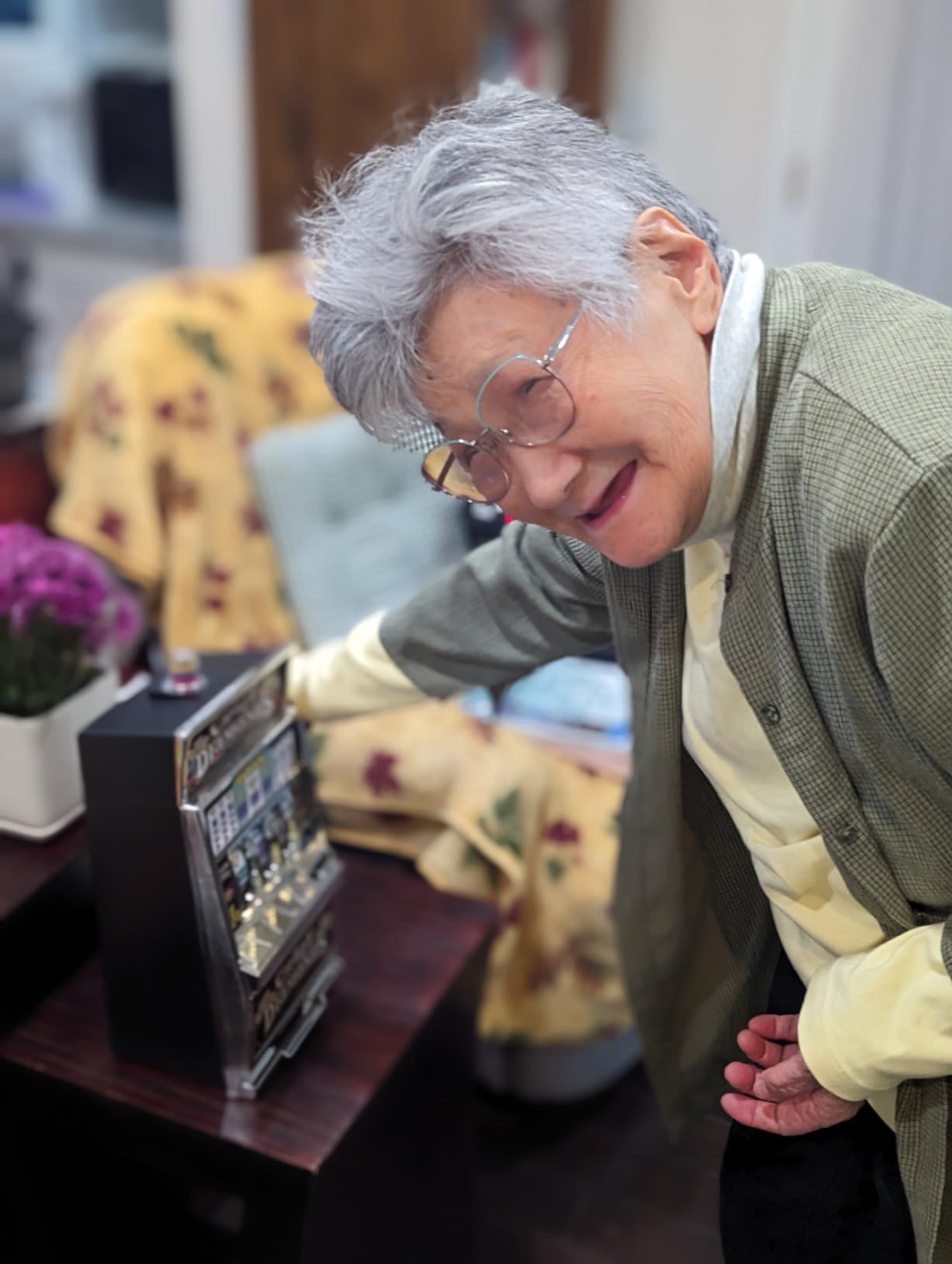 Amazon.com: RecZone Crazy Diamonds Slot Machine Bank - Authentic ...