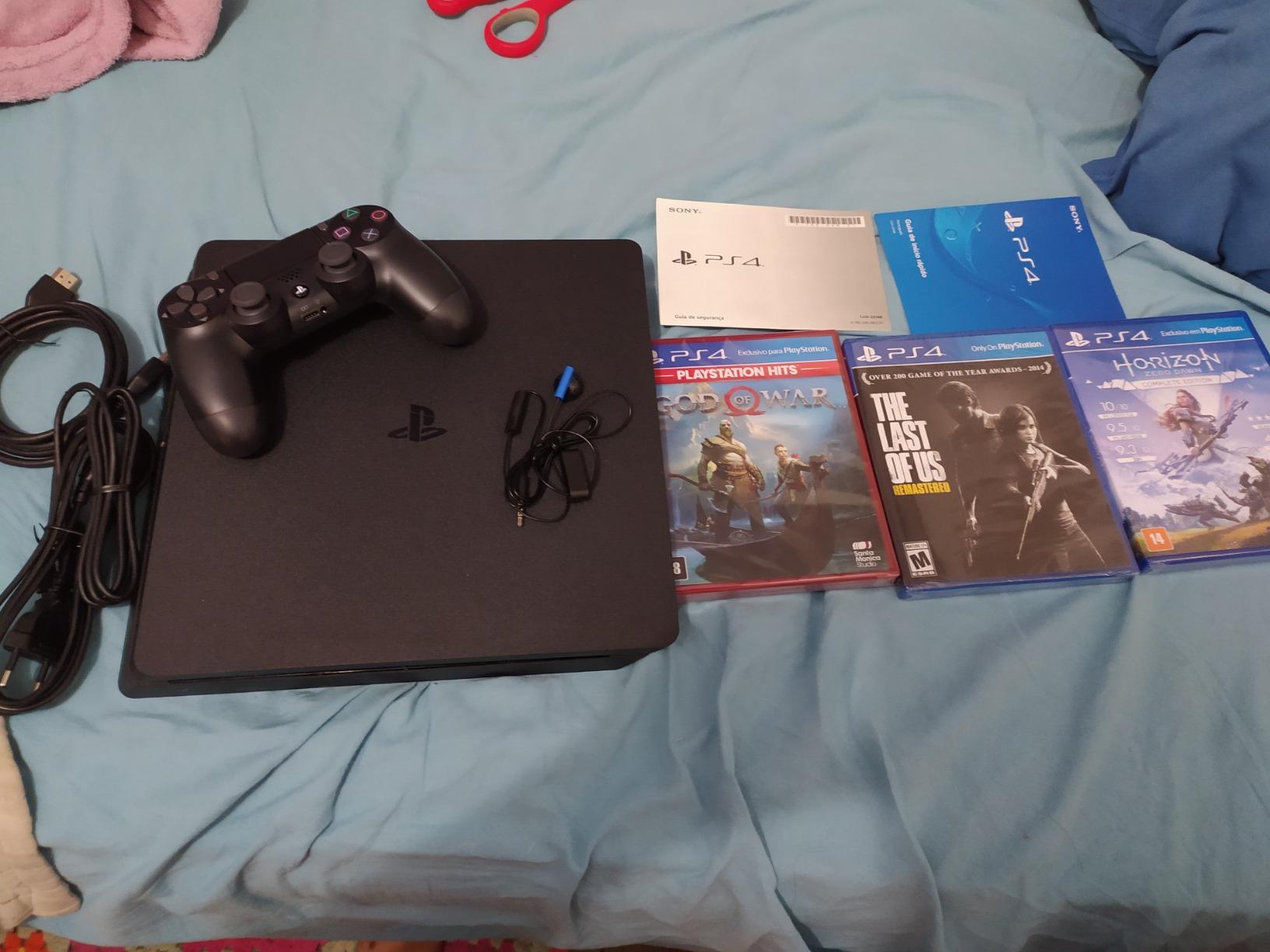 PlayStation 4 Slim 1TB Console - Bundle Exclusivos Ultimate : Amazon ...