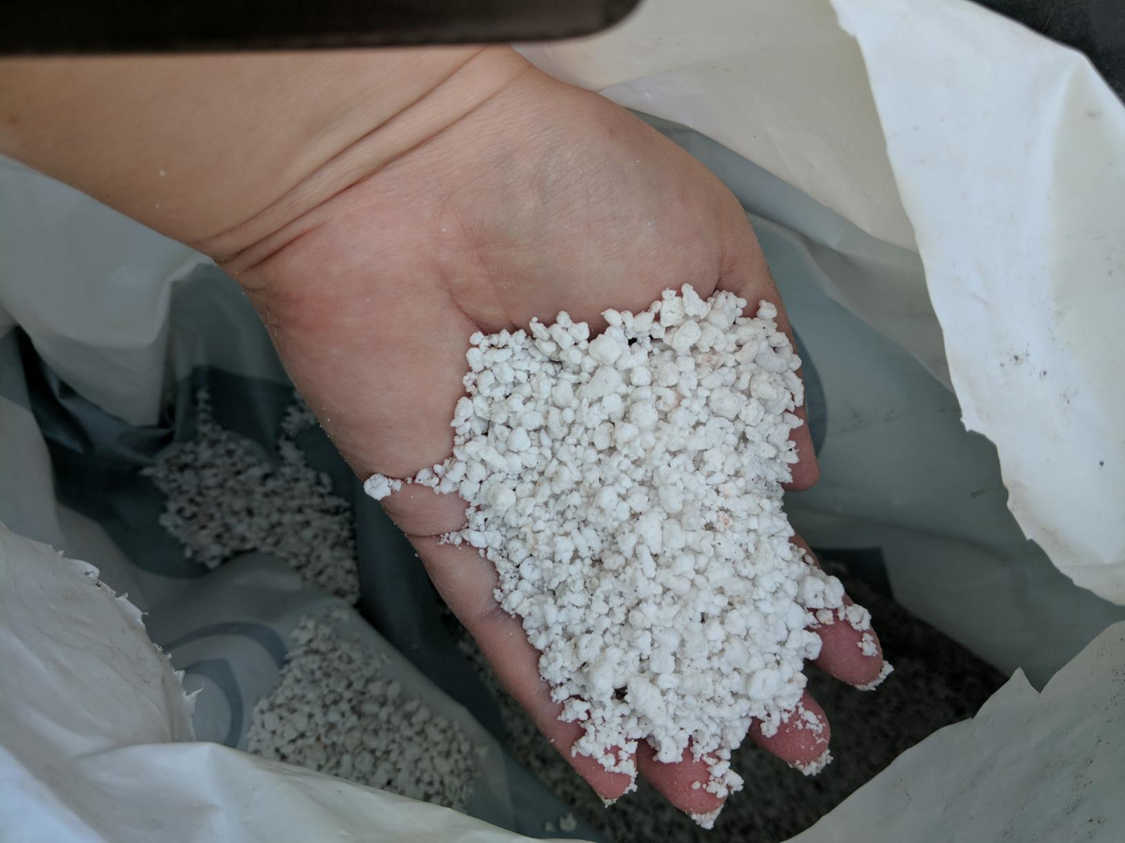 GardenersDream Premium Perlite Medium Grade | 2-5mm | For Mixing ...