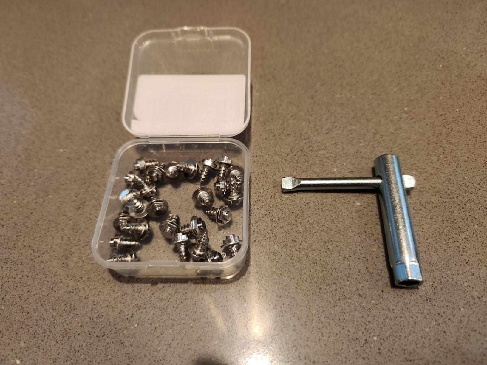 Amazon.com: Kylebooker Screw-in Studs for Wading Boots,26pcs Fishing ...