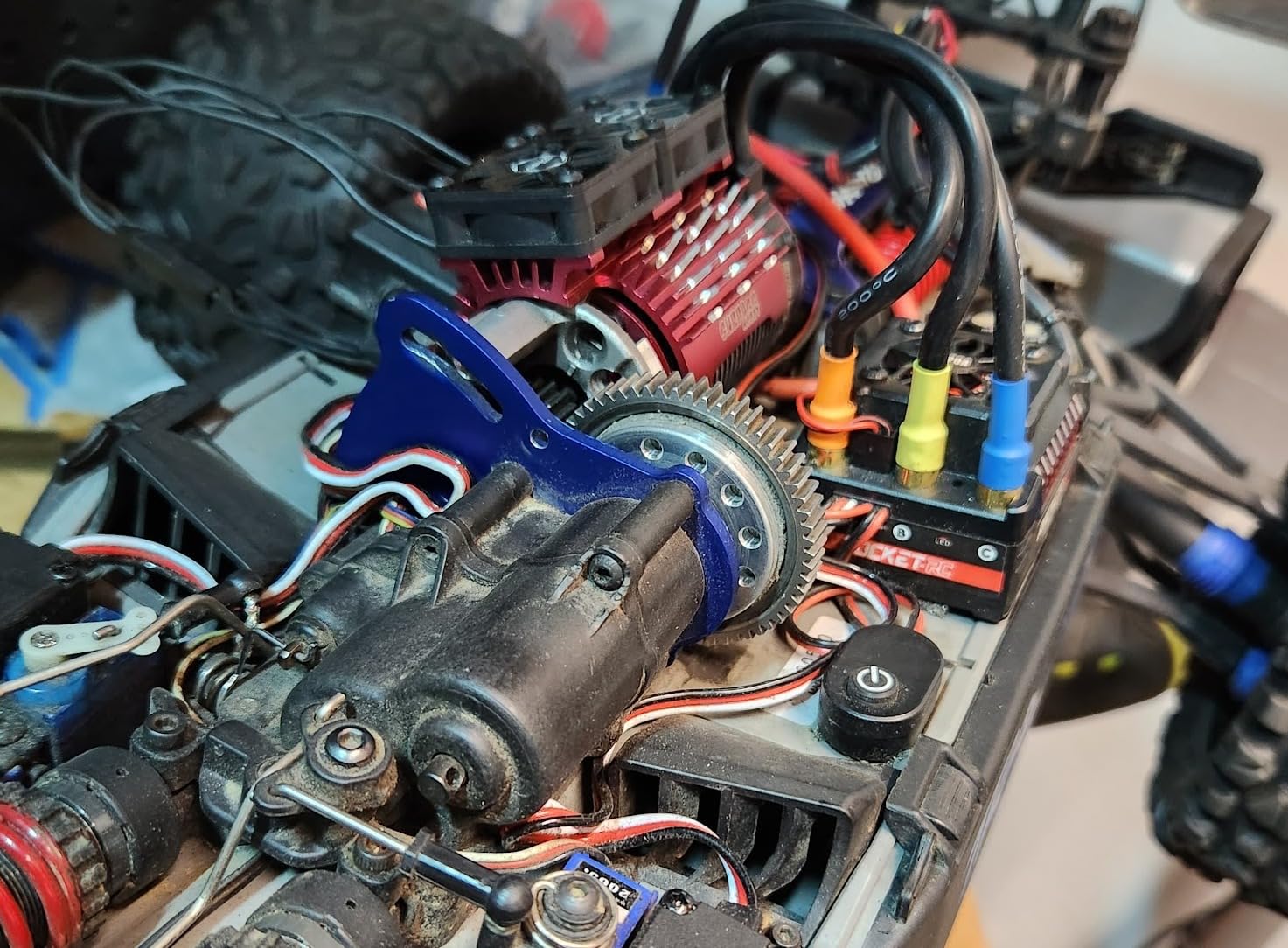 Amazon.com: Robinson Racing 7960 E-Revo Hp Slipper Kit 60T Spur ...