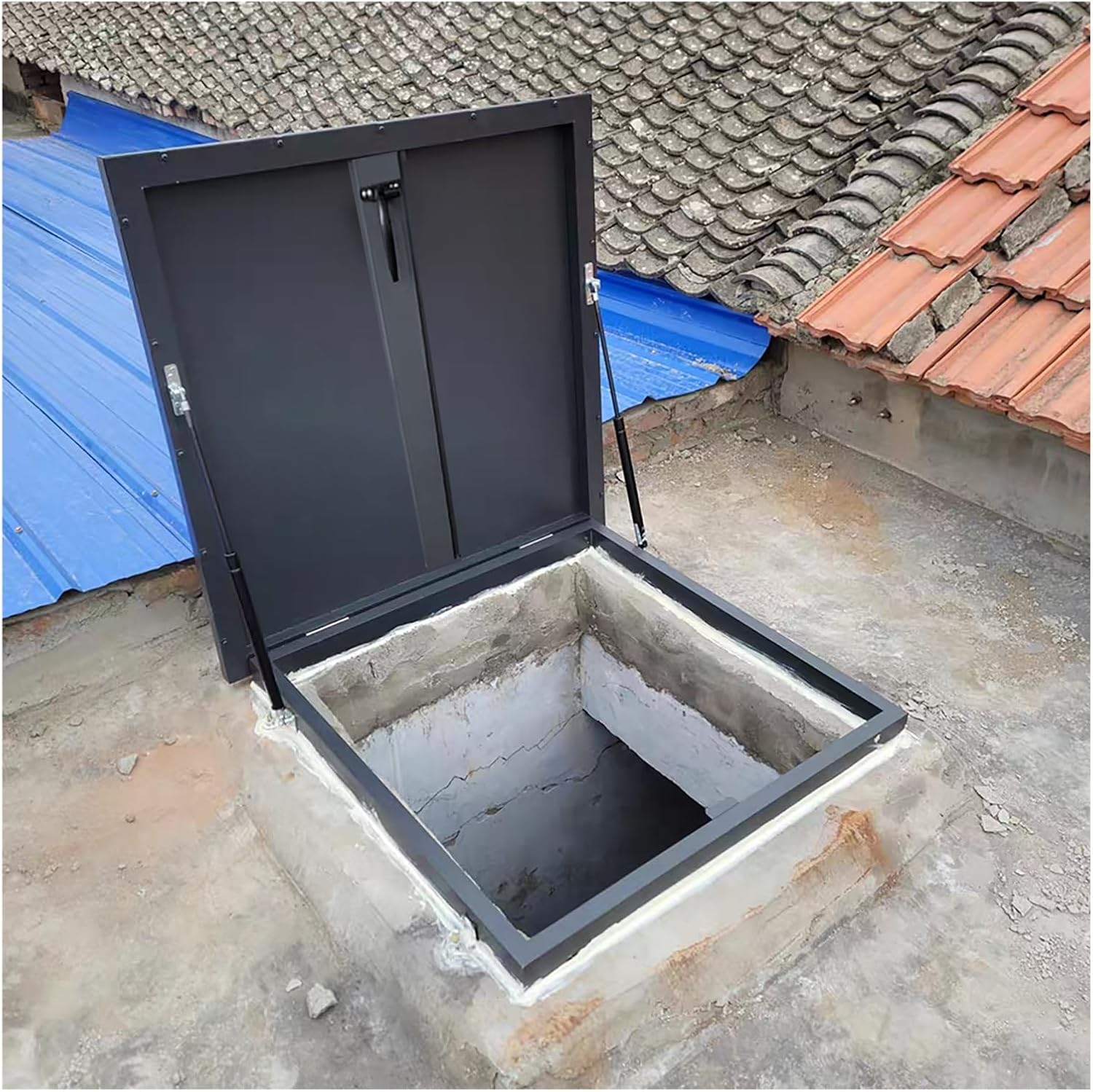 Industrielle Stahl-Dachluke mit 90-Grad-Deckel und automatischer ...