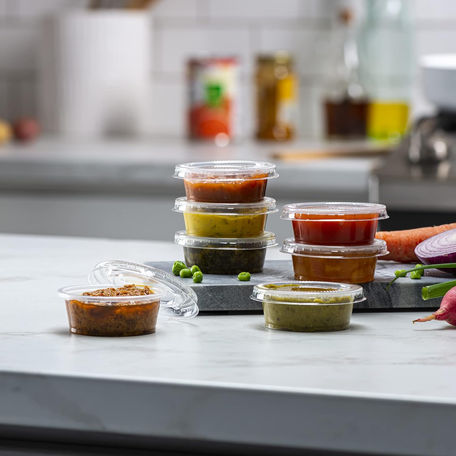 1.5 oz 200 juegos Vasos de plástico transparente con tapas, pequeños ...