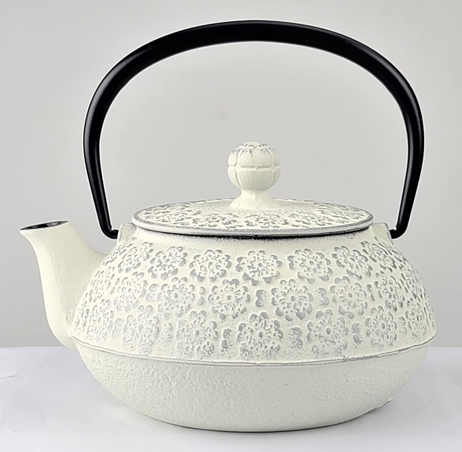 Amazon.co.jp : 岩鋳 Iwachu 急須 5型桜 銀/麻色 0.65L 内面ホーロー 南部鉄器 12606 : ホーム＆キッチン