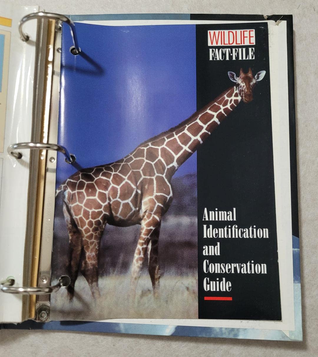 WILDLIFE FACT-FILE Animal Identification and Conservation Guide [3-ring ...