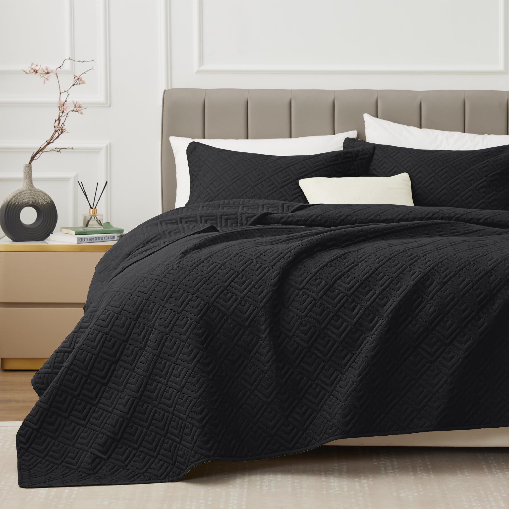 Amazon.com: GRT Black Quilt Set Full Queen Size with Pillow Shams ...