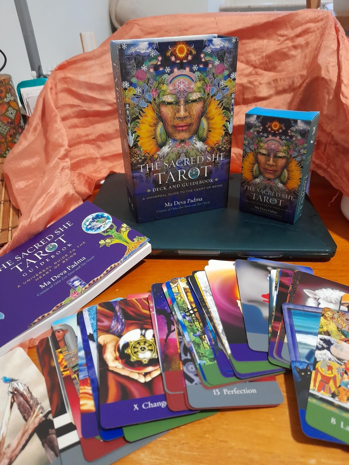 The Sacred She Tarot Deck and Guidebook: A Universal Guide to the Heart of Being : Padma, Ma ...