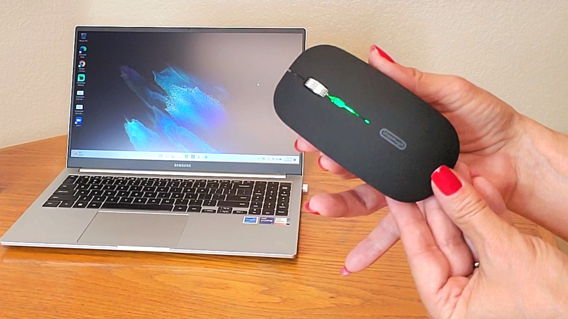 Watch Silent Mouse - How To Connect A Wireless Mouse to a Laptop on ...