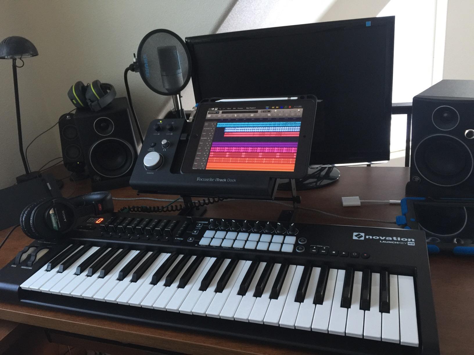 Amazon.com: Focusrite iTrack Professional Dock for Recording on iPad ...